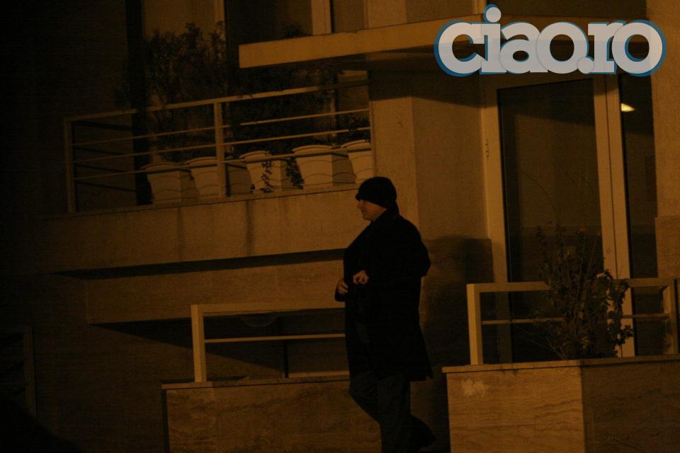 George Copos a dat-o pe fata: de 1 Mai, la mare cu gagica! Saruturi in ...