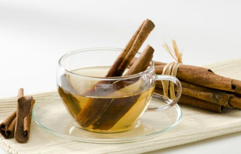 Slabeste cu foi de dafin si scortisoara. Cum se prepara ceaiul minune!