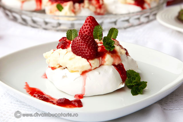 Reteta mini Pavlova: Minune de desert cu capsune