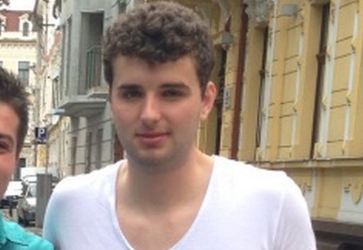 Victoras Micula s-a cumintit! Logodnica lui este insarcinata si il va ...