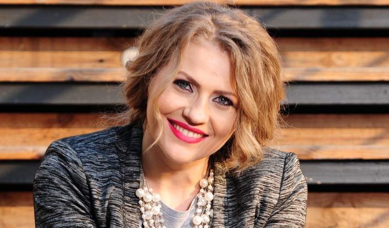 Mirela Vaida a făcut otită. Cum se tratează prezentatoarea TV de otită
