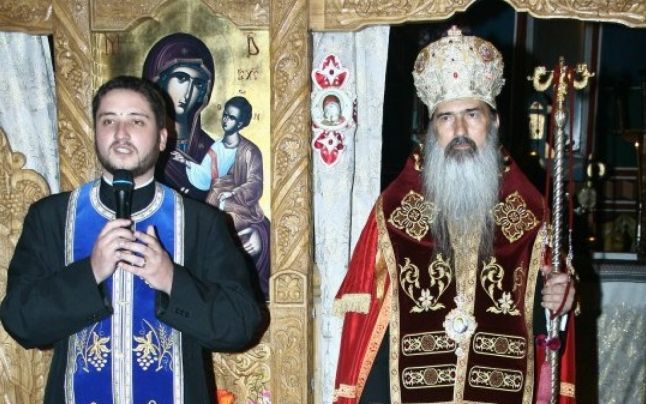 Un preot din Constanta si-a filmat cumnata goala, in baie. Ce facea apoi