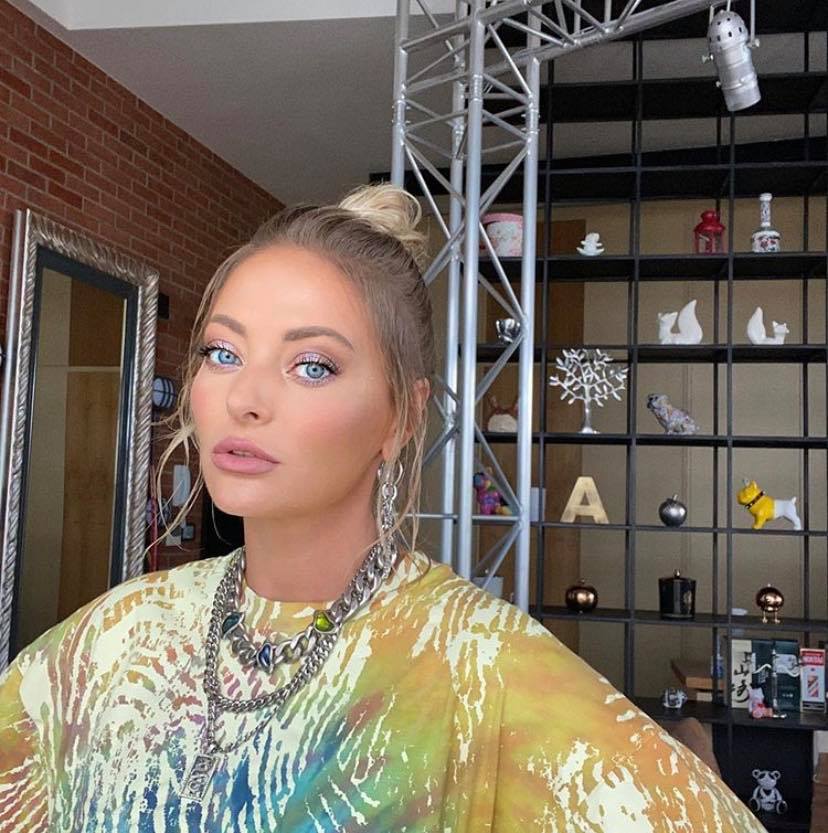 Cum arăta Delia când a devenit cunoscută în trupa N&D. Vă mai amintiți ...