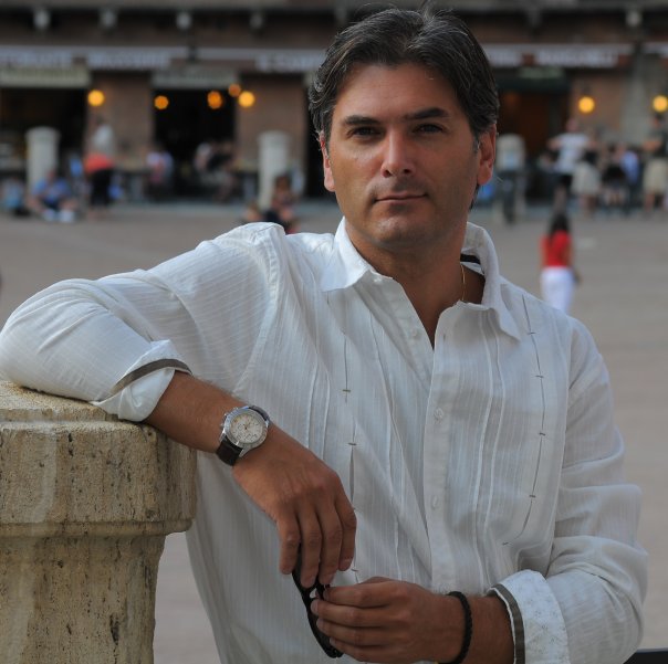 Mircea Radu a părăsit România după ce și-a dat demisia de la TVR. Ce ...