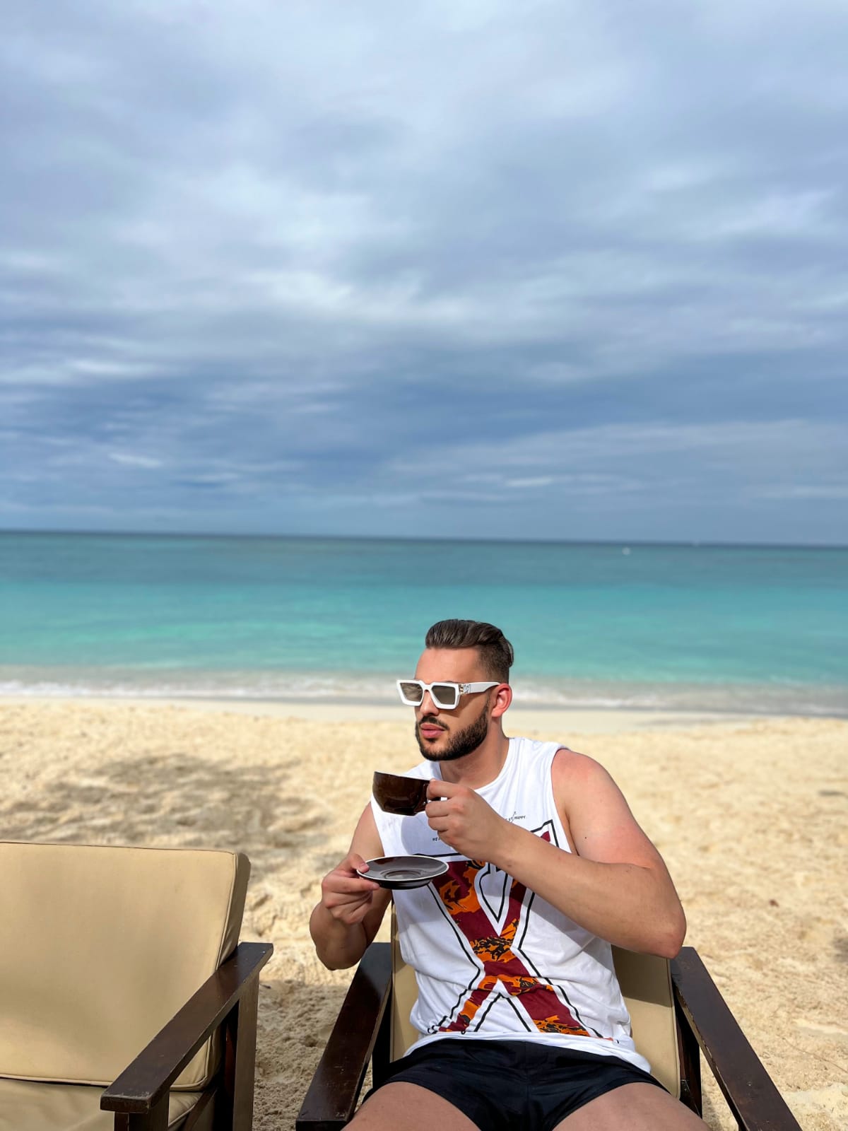 Ce face Caius Covrig în Insulele Cayman