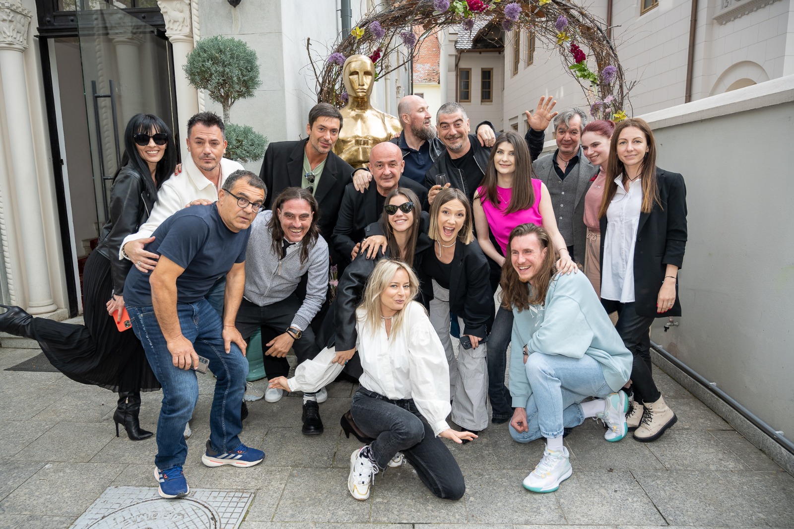 Distracție mare în Vama Veche! Laura Cosoi, Adela Popescu și Ada Condeescu, un trio de succes în ...