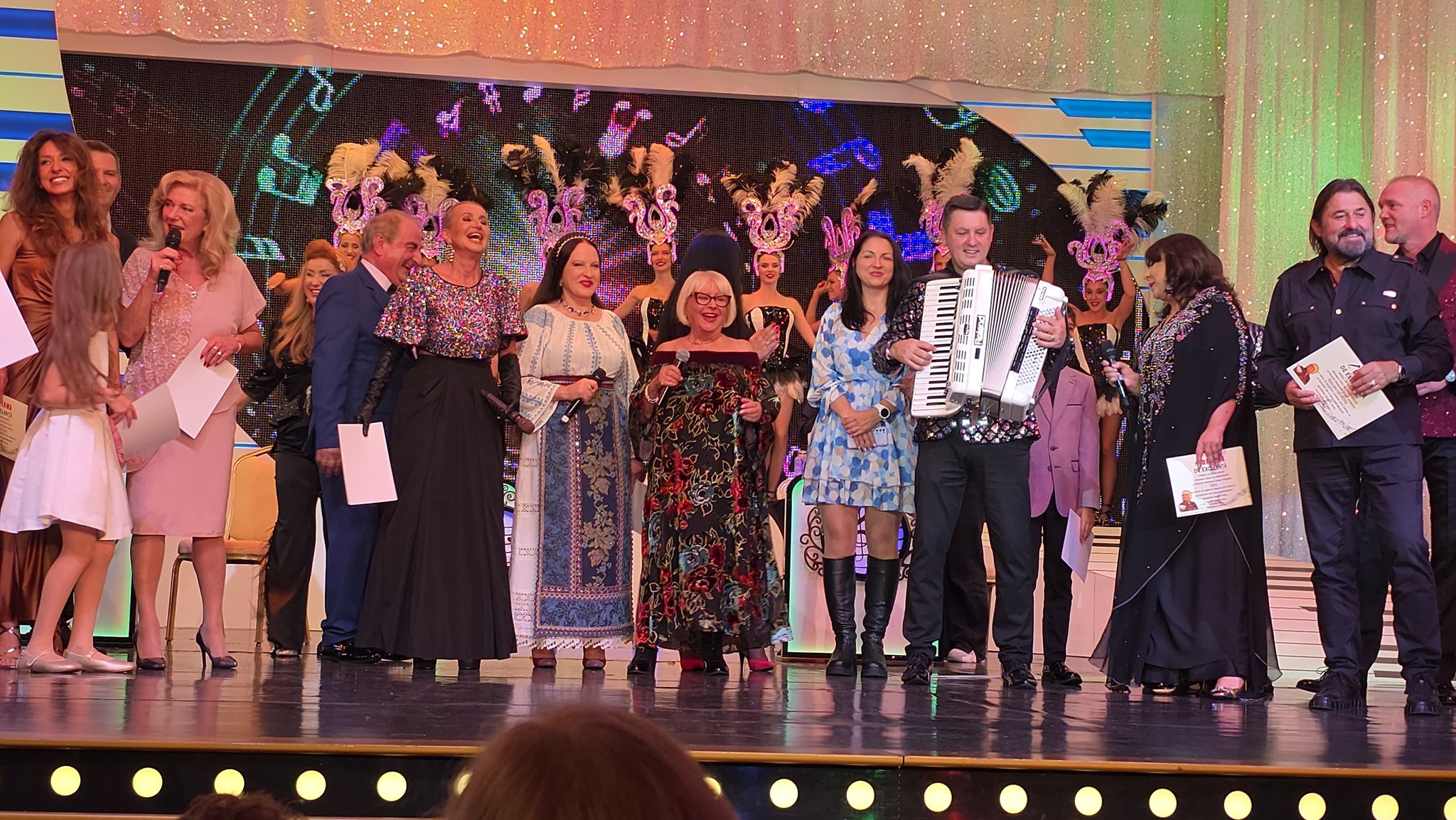 Mirabela Dauer, seară de neuitat alături de prieteni! Spectacolul ...