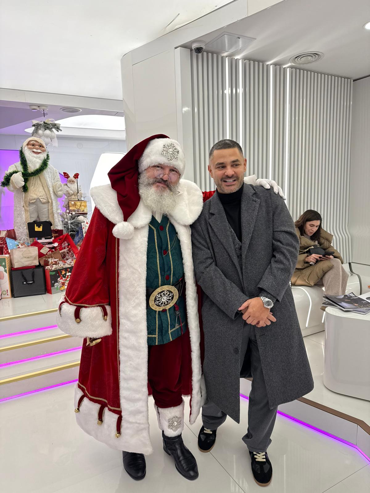 Gest emoționant de Crăciun: Valentin Burada, alături de copiii din ...